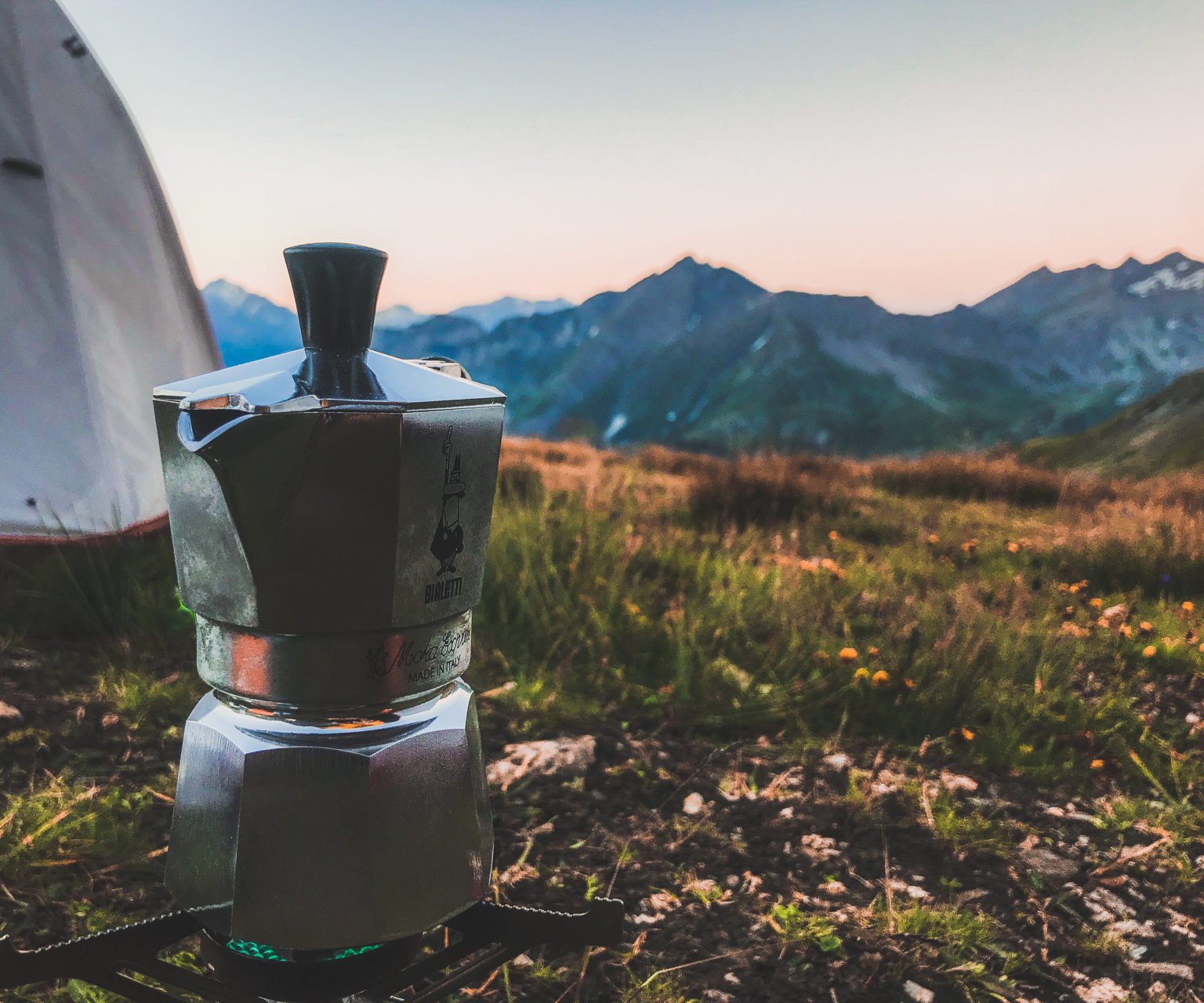 3 Best Ways to Make Coffee During a Hiking Trip - Skyrunning Girl - Naia